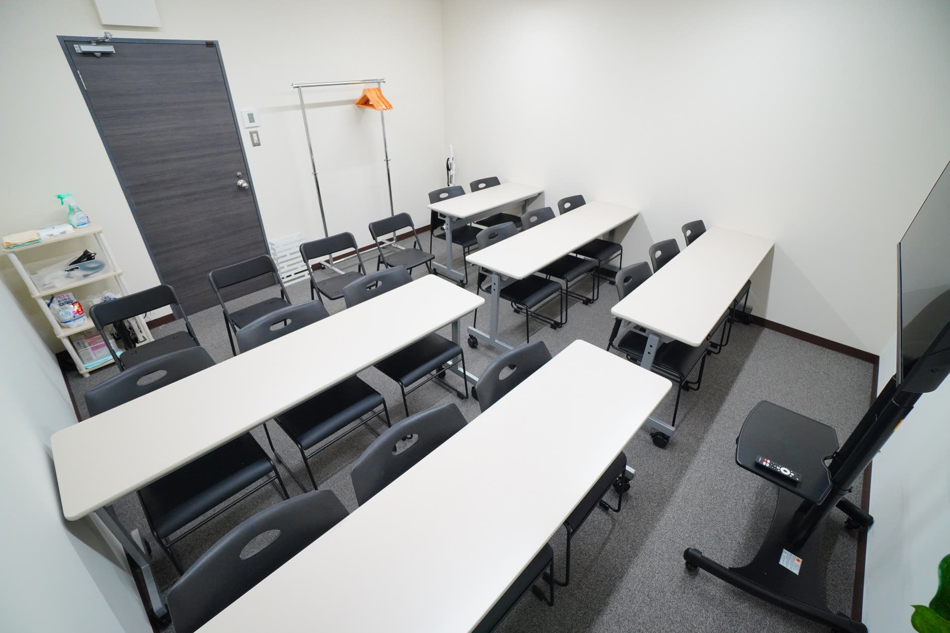 ＜堺筋本町会議室＞堺筋本町駅徒歩3分🚃24時間⏰光回線Wi-Fi📶50型モニター📺会議/商談/セミナー/ワークショップの写真6