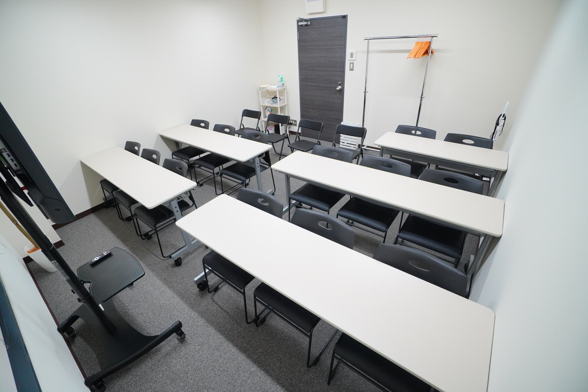 ＜堺筋本町会議室＞堺筋本町駅徒歩3分🚃24時間⏰光回線Wi-Fi📶50型モニター📺会議/商談/セミナー/ワークショップの写真7