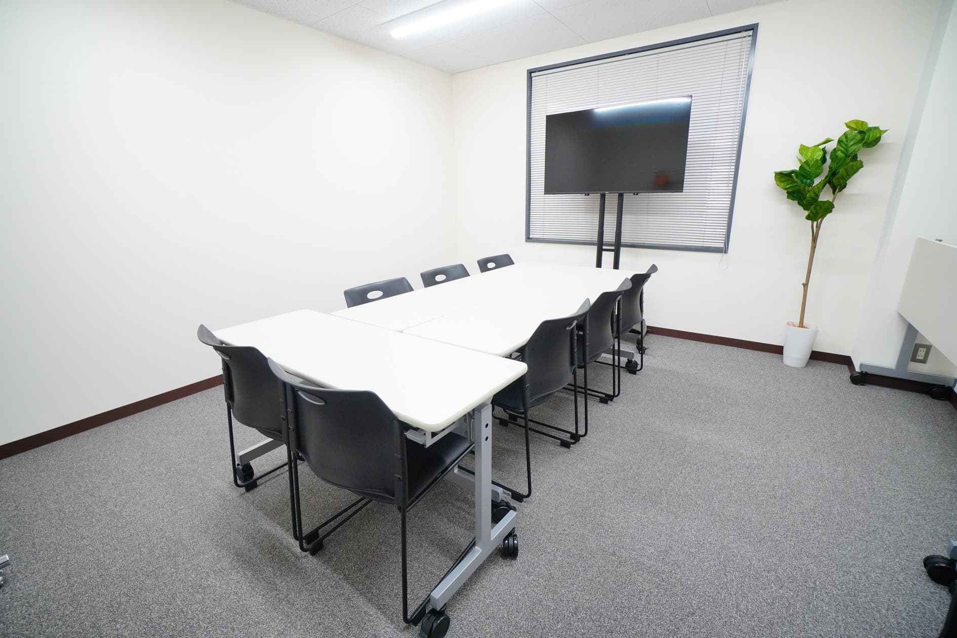 ＜堺筋本町会議室＞堺筋本町駅徒歩3分🚃24時間⏰光回線Wi-Fi📶50型モニター📺会議/商談/セミナー/ワークショップの写真8