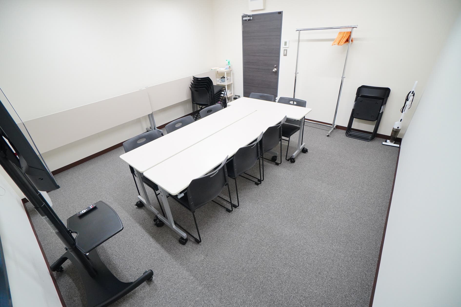 ＜堺筋本町会議室＞堺筋本町駅徒歩3分🚃24時間⏰光回線Wi-Fi📶50型モニター📺会議/商談/セミナー/ワークショップの写真9