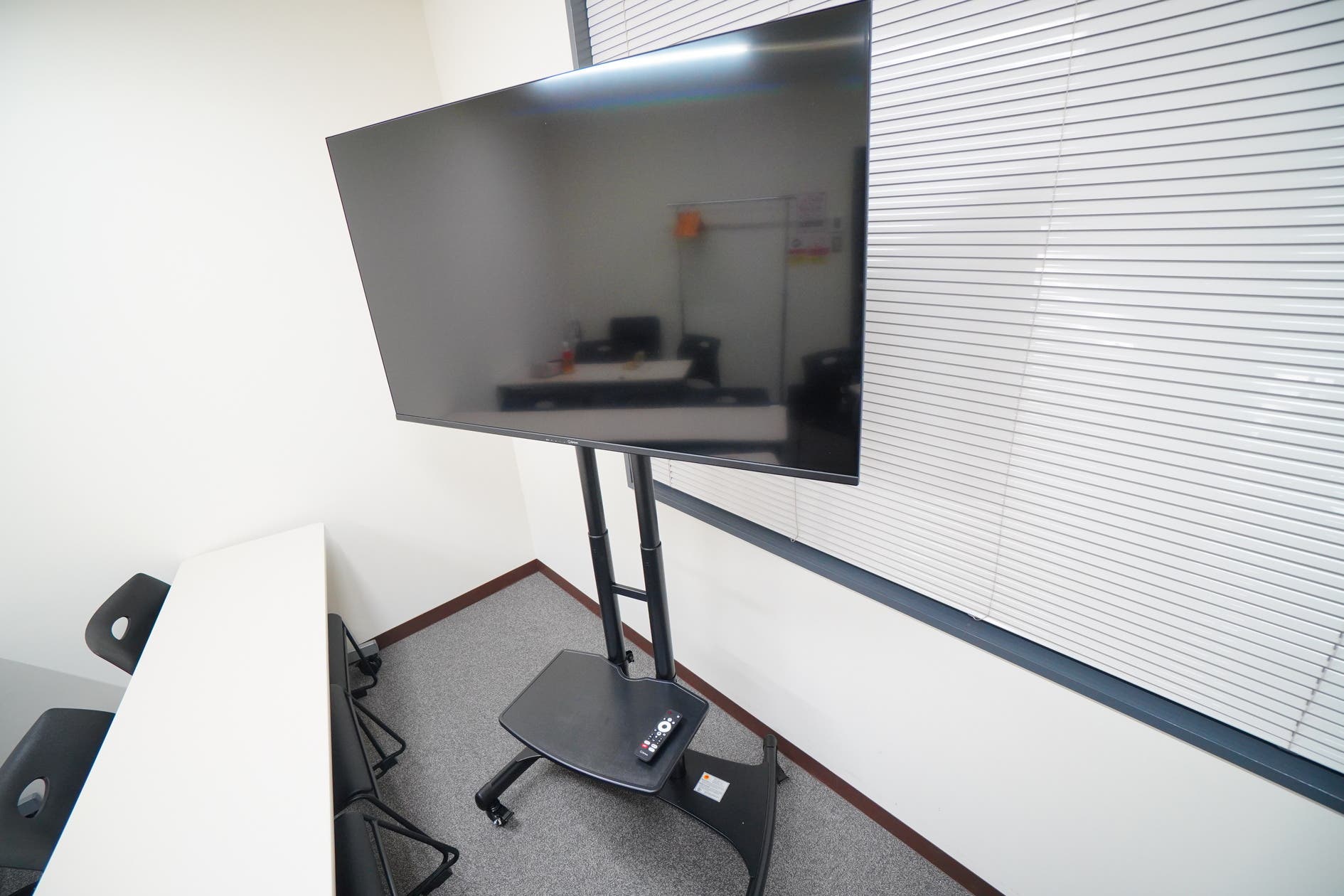 ＜堺筋本町会議室＞堺筋本町駅徒歩3分🚃24時間⏰光回線Wi-Fi📶50型モニター📺会議/商談/セミナー/ワークショップの写真11