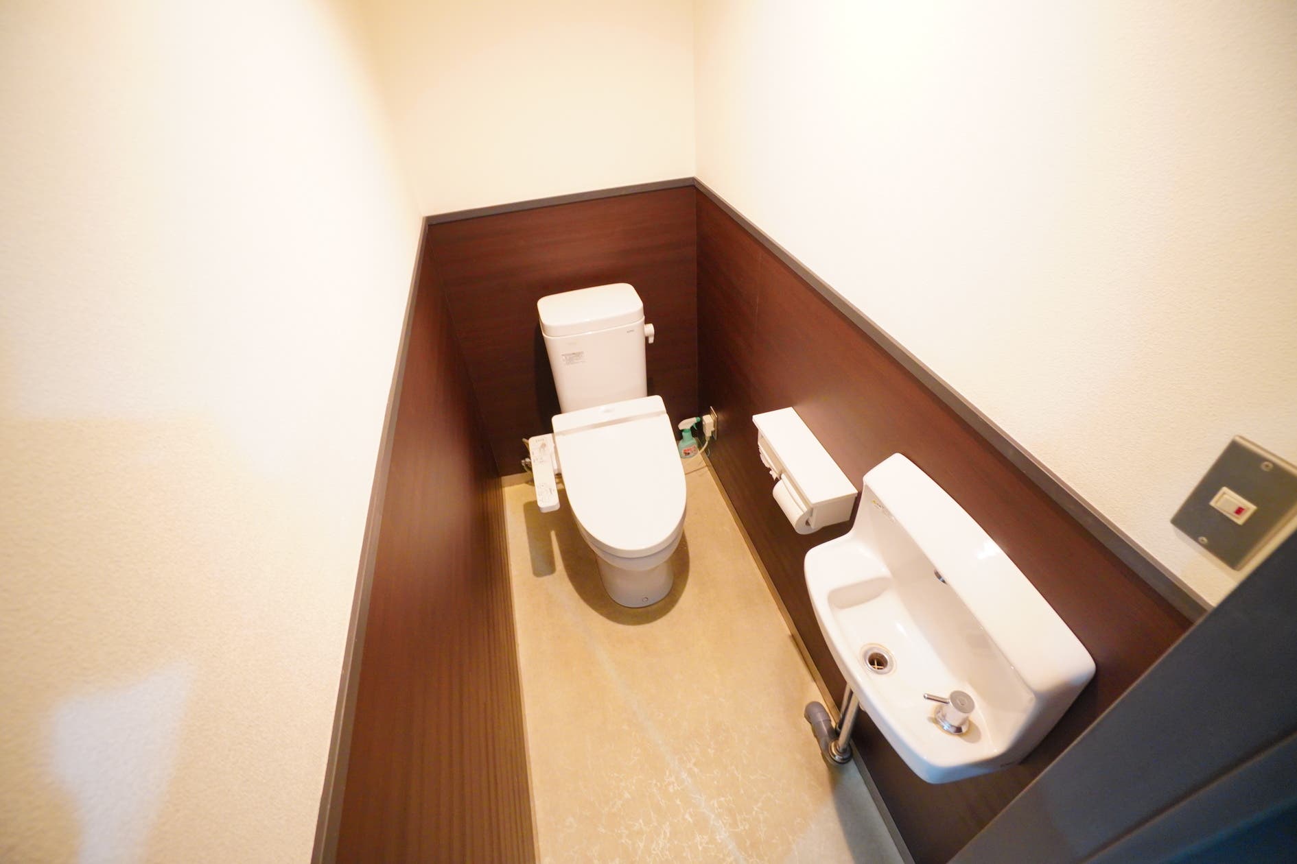 ＜堺筋本町会議室＞堺筋本町駅徒歩3分🚃24時間⏰光回線Wi-Fi📶50型モニター📺会議/商談/セミナー/ワークショップの写真17