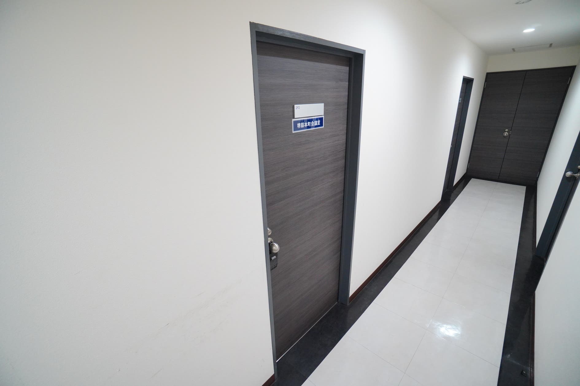 ＜堺筋本町会議室＞堺筋本町駅徒歩3分🚃24時間⏰光回線Wi-Fi📶50型モニター📺会議/商談/セミナー/ワークショップの写真15