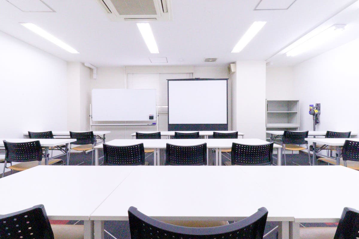 【心斎橋駅7番出口徒歩72秒！23名利用可！】プロジェクター・ホワイトボード・WiFi無料！ふれあい貸し会議室 心斎橋Eの写真2