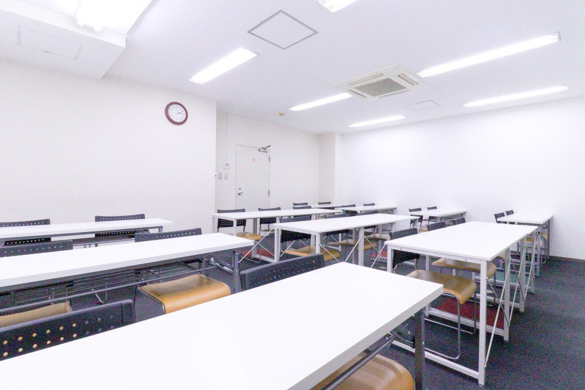 【心斎橋駅7番出口徒歩72秒！23名利用可！】プロジェクター・ホワイトボード・WiFi無料！ふれあい貸し会議室 心斎橋Eの写真4