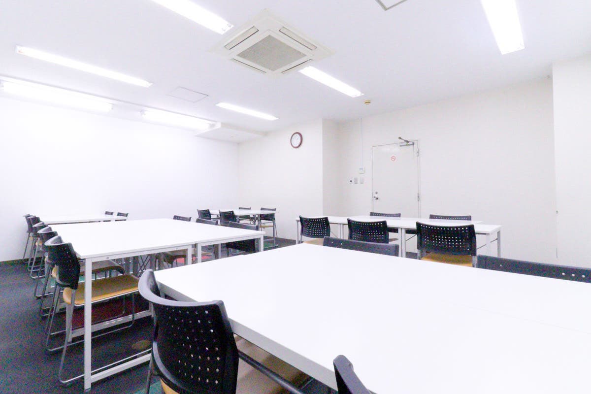 【心斎橋駅7番出口徒歩72秒！23名利用可！】プロジェクター・ホワイトボード・WiFi無料！ふれあい貸し会議室 心斎橋Eの写真9