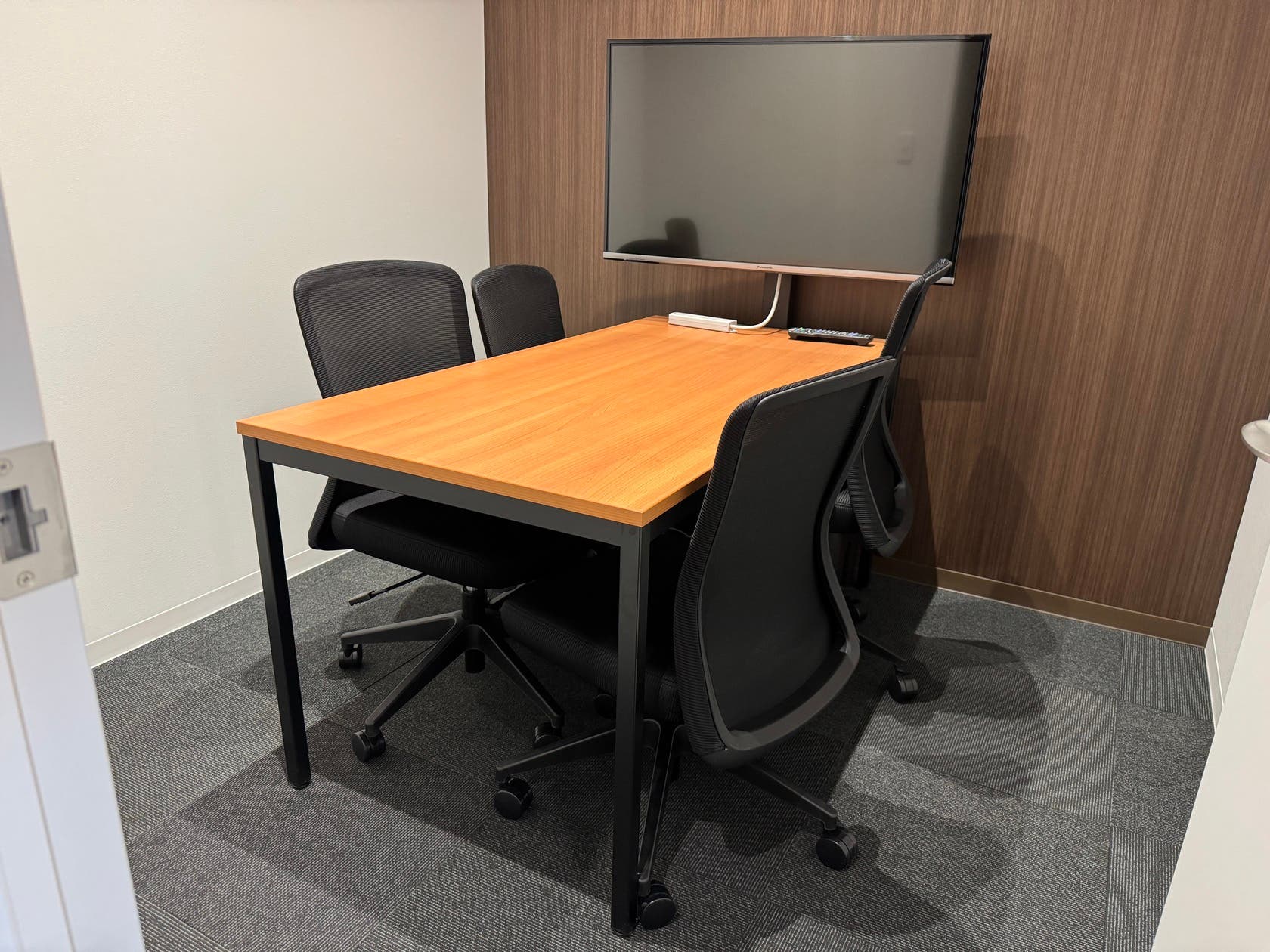 大阪梅田徒歩3分！景色の良い広々とした快適な自習・テレワーク空間の写真15