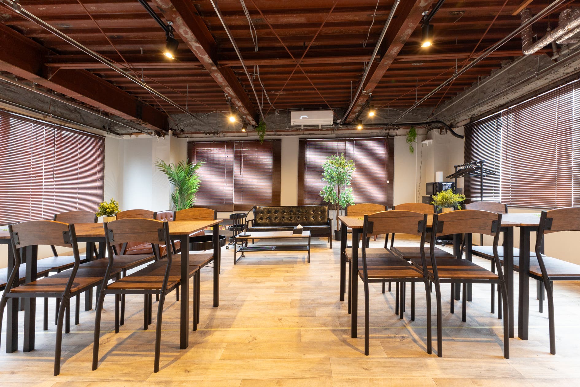 【ゴミ捨て無料！】駅近・広々50㎡・小人数から大人数までOK！100㌅特大スクリーン！2次会・打ち上げ・撮影OKの写真9