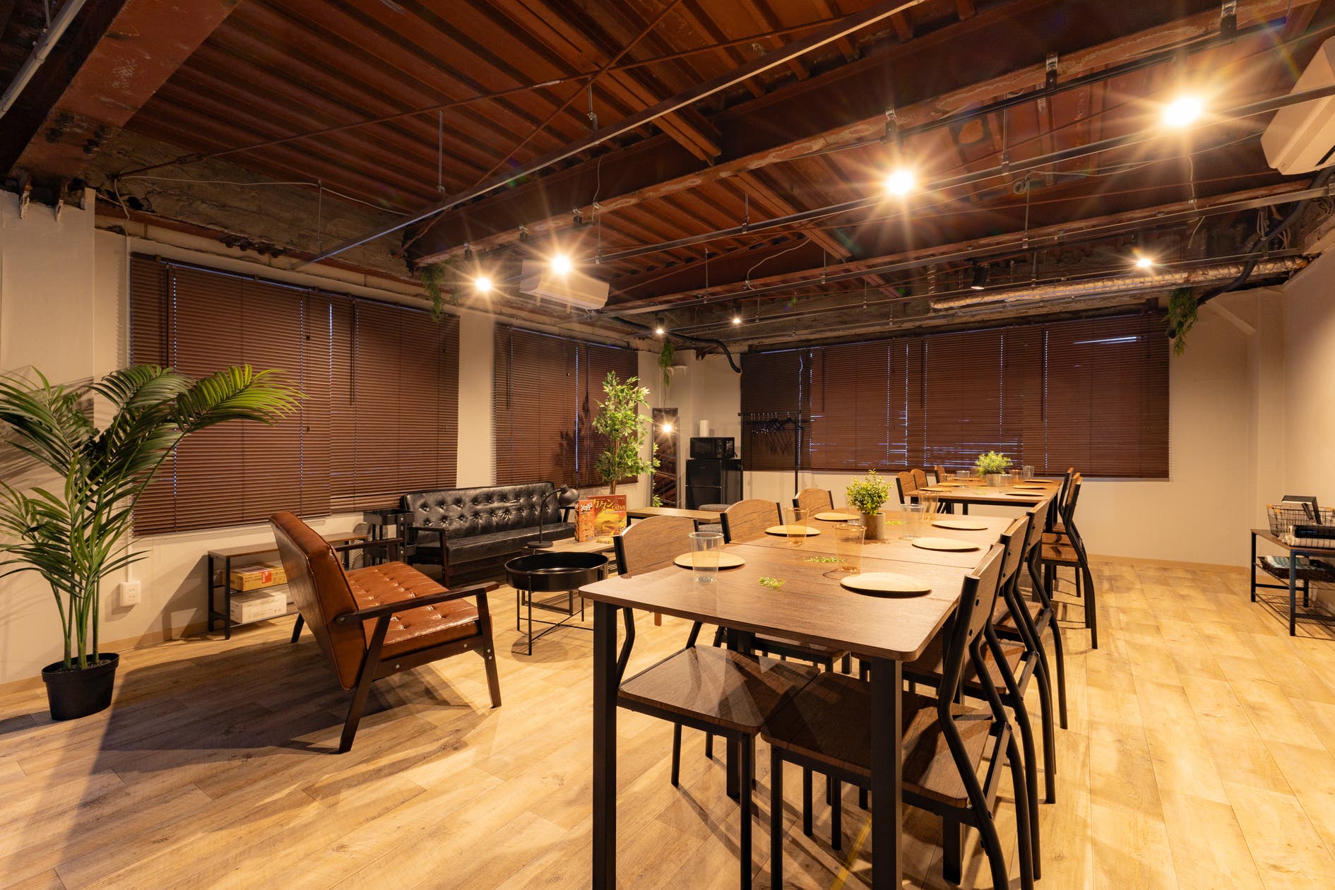 【ゴミ捨て無料！】駅近・広々50㎡・小人数から大人数までOK！100㌅特大スクリーン！2次会・打ち上げ・撮影OKの写真3