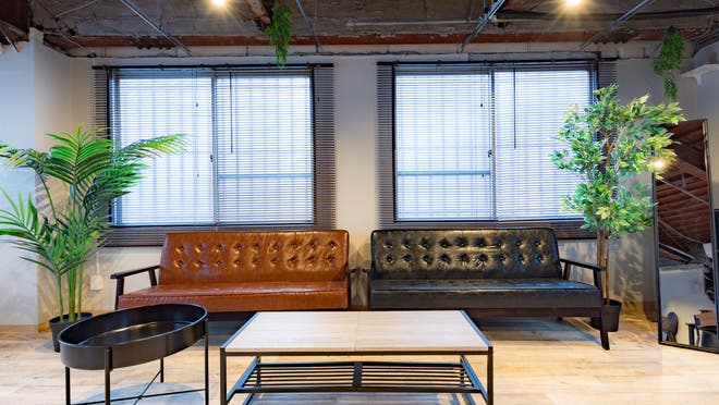 【ゴミ捨て無料!】駅近・広々50㎡・小人数から大人数までOK!100㌅特大スクリーン!2次会・打ち上げ・撮影OKの写真8