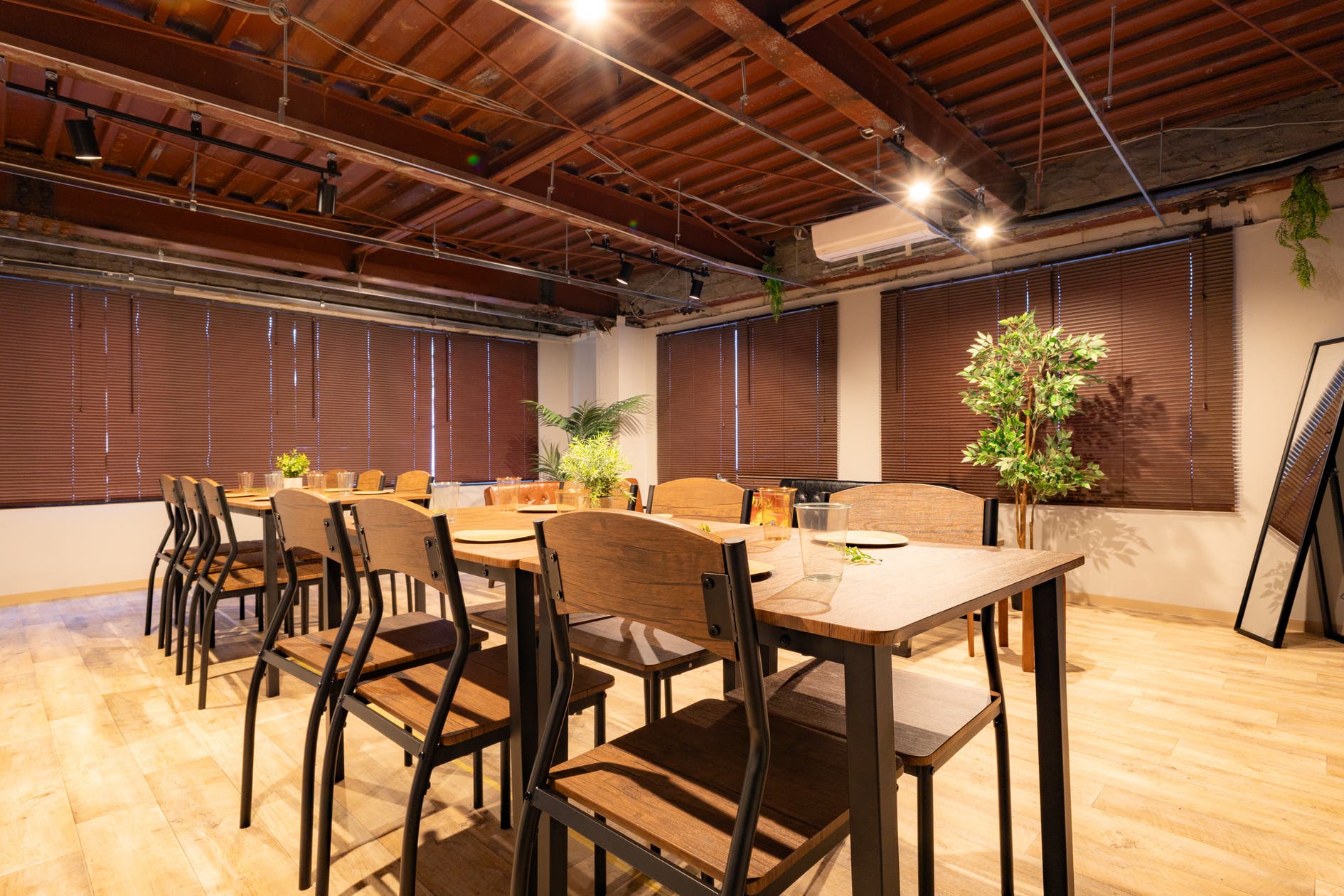 【ゴミ捨て無料！】駅近・広々50㎡・小人数から大人数までOK！100㌅特大スクリーン！2次会・打ち上げ・撮影OKの写真10