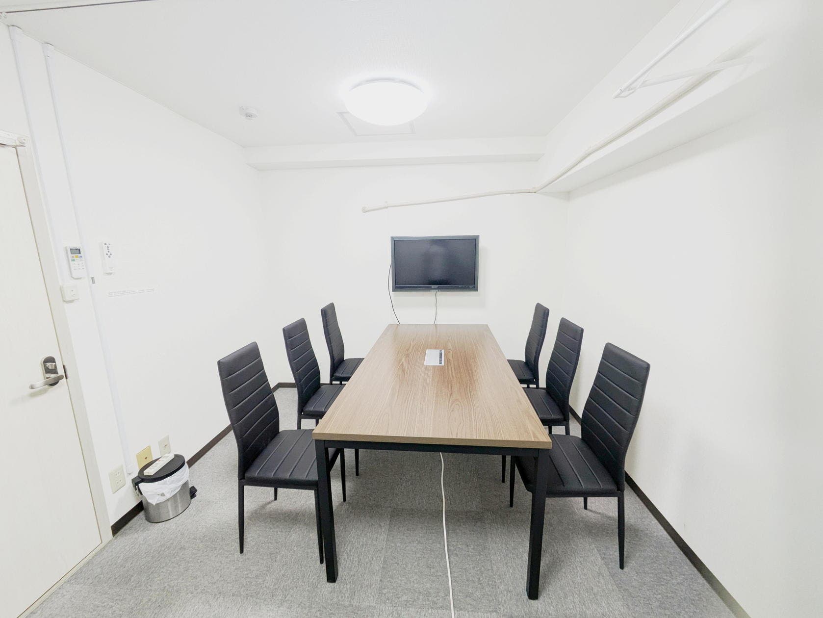 ≪大阪駅10分❕ミーティングスペースD302≫完全個室✨会議、面接、テレワークにの写真2