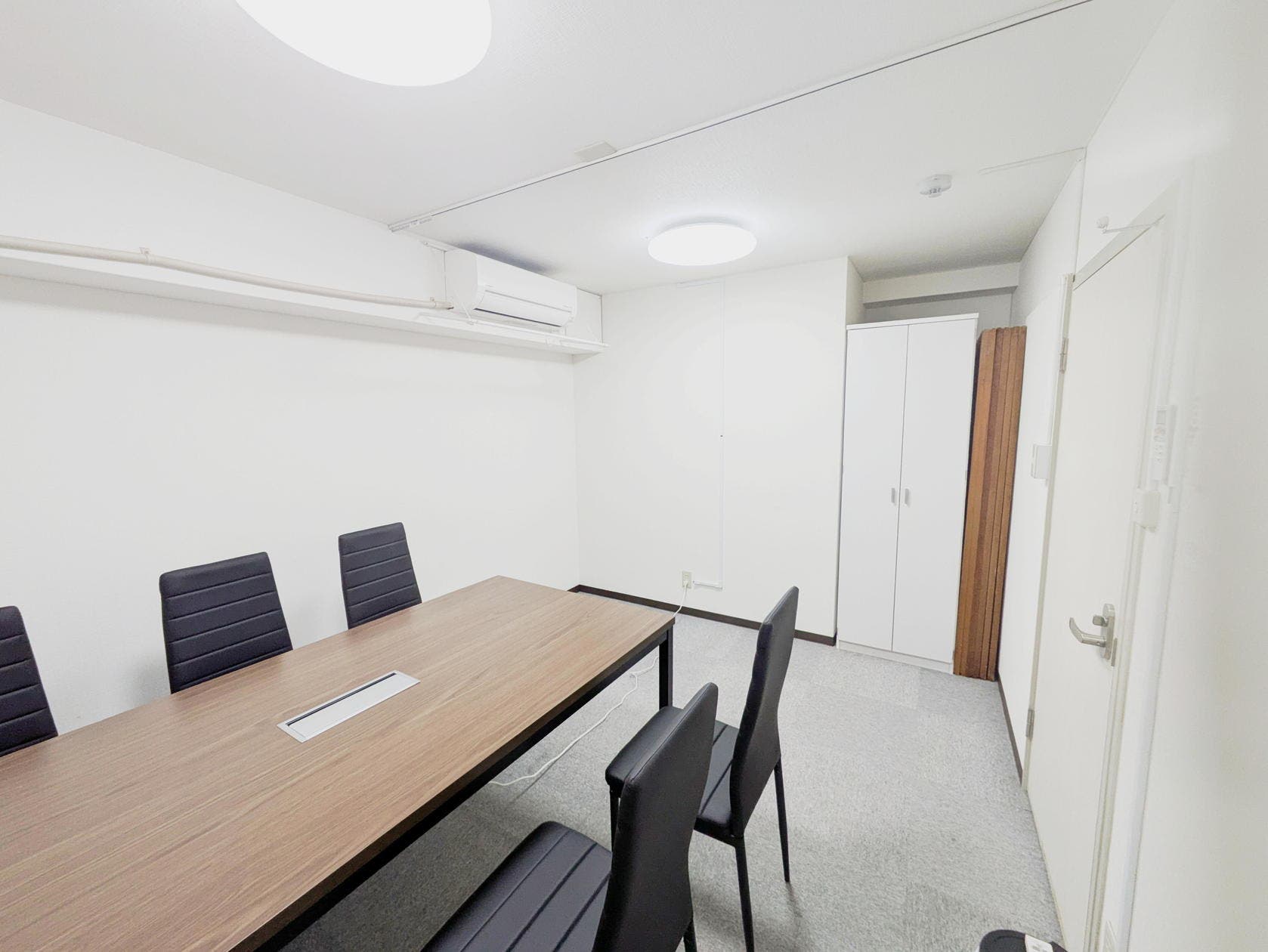 ≪大阪駅10分❕ミーティングスペースD302≫完全個室✨会議、面接、テレワークにの写真8
