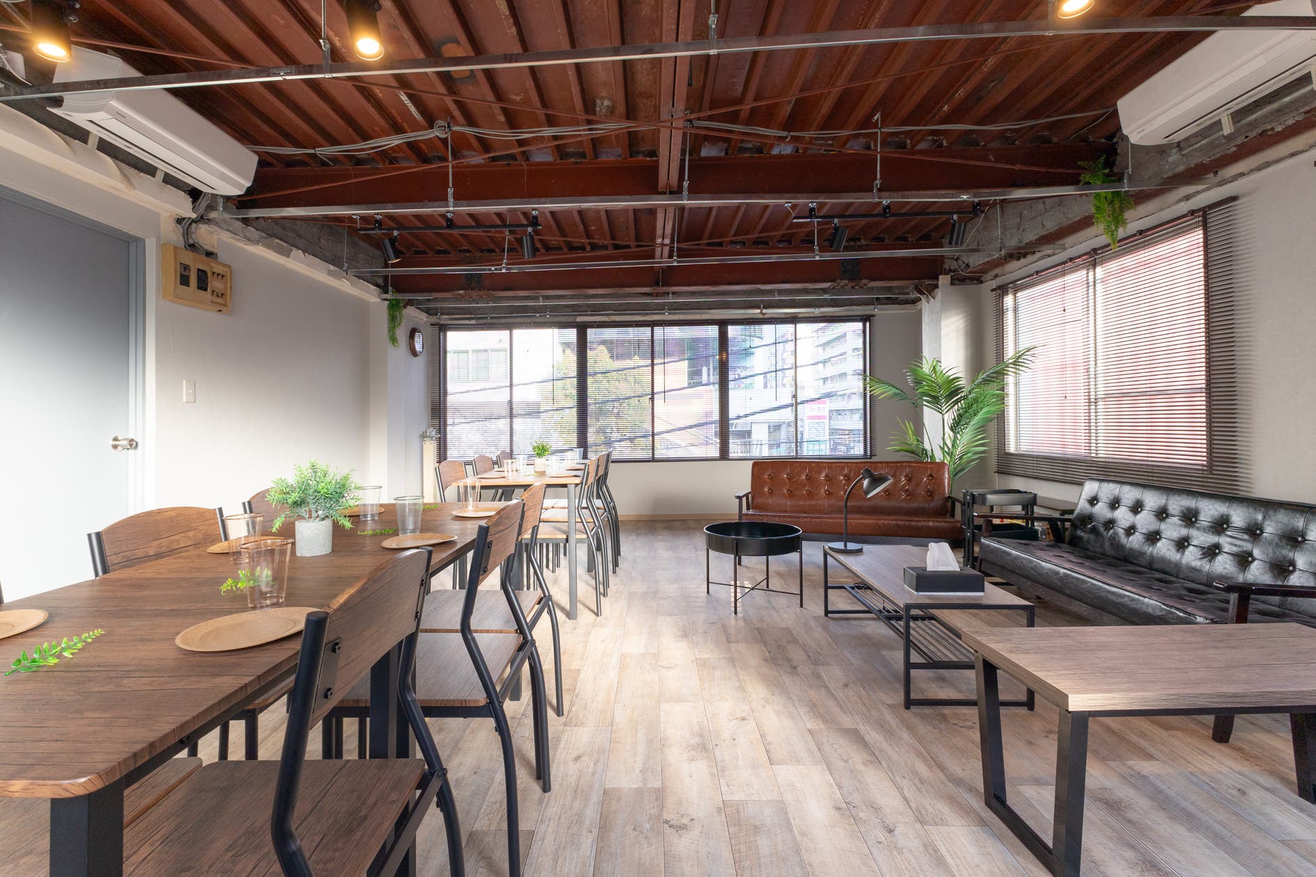 【ゴミ捨て無料！】駅近・広々50㎡・小人数から大人数までOK！100㌅特大スクリーン！2次会・打ち上げ・撮影OKの写真7