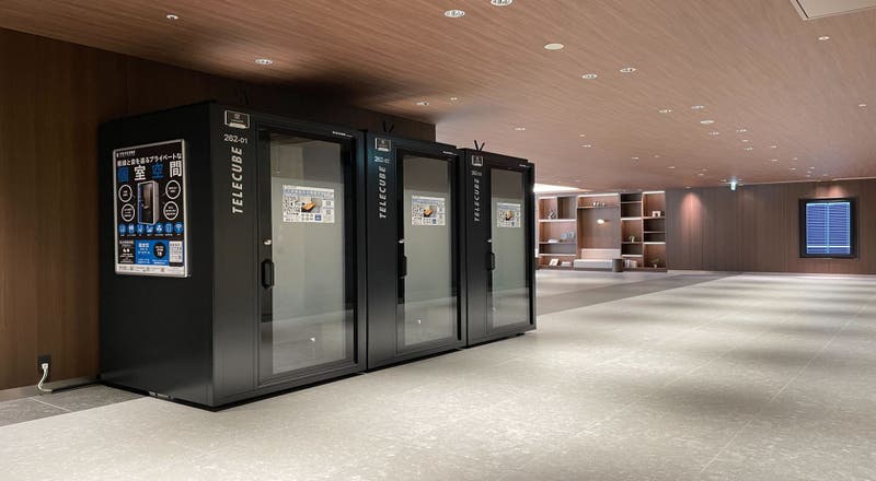 【テレキューブ】グラングリーン大阪ゲートタワーの個室型ワークブース（262-02）です。視線と音を遮る、プライベートな集中環境。
