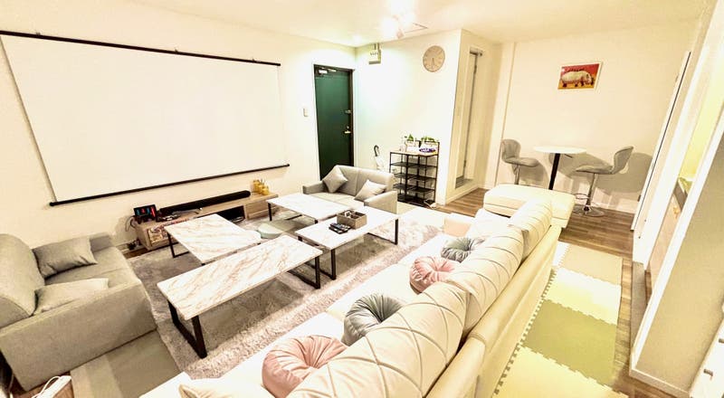 心斎橋駅すぐ＜24H利用可＞使い勝手抜群のパーティースペース❣優雅デートも❣100㌅映画鑑賞◎