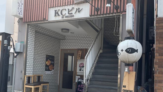 小倉駅から徒歩5分✨少人数貸し会議室に快適なモノトーン空間|Wi-Fi完備、モニターありの写真14