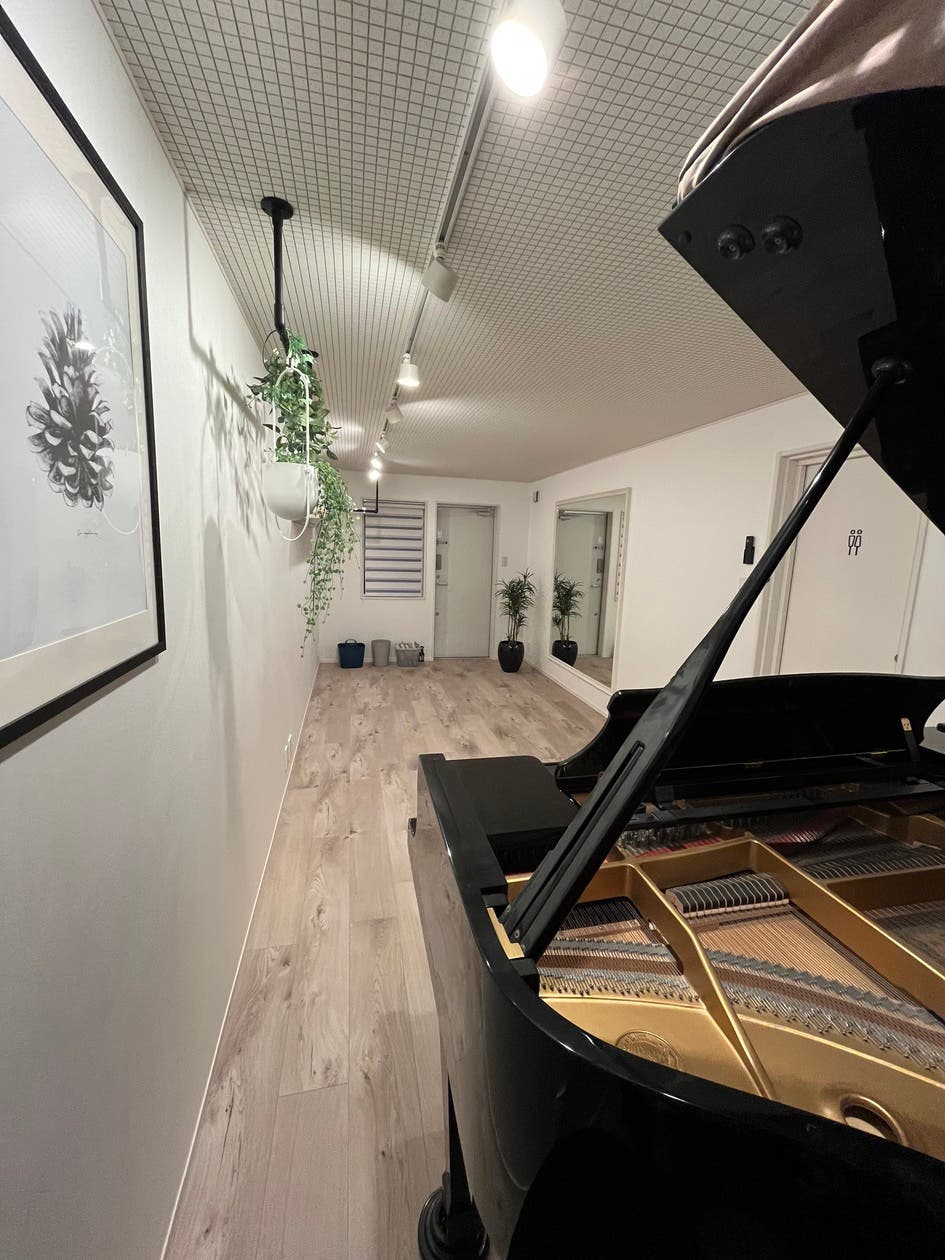  グランドピアノのあるオシャレスタジオの写真9