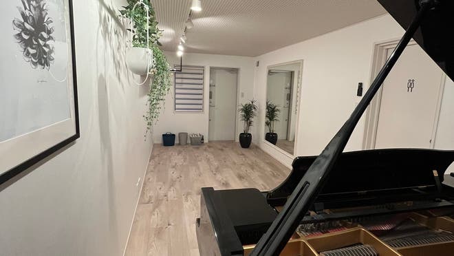 グランドピアノのあるオシャレスタジオの写真9