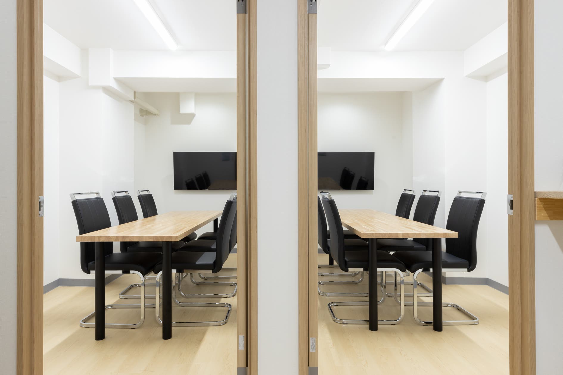 【Seeds Co-work 広島駅前】6名会議室B モニター・フリードリンク付きの写真6