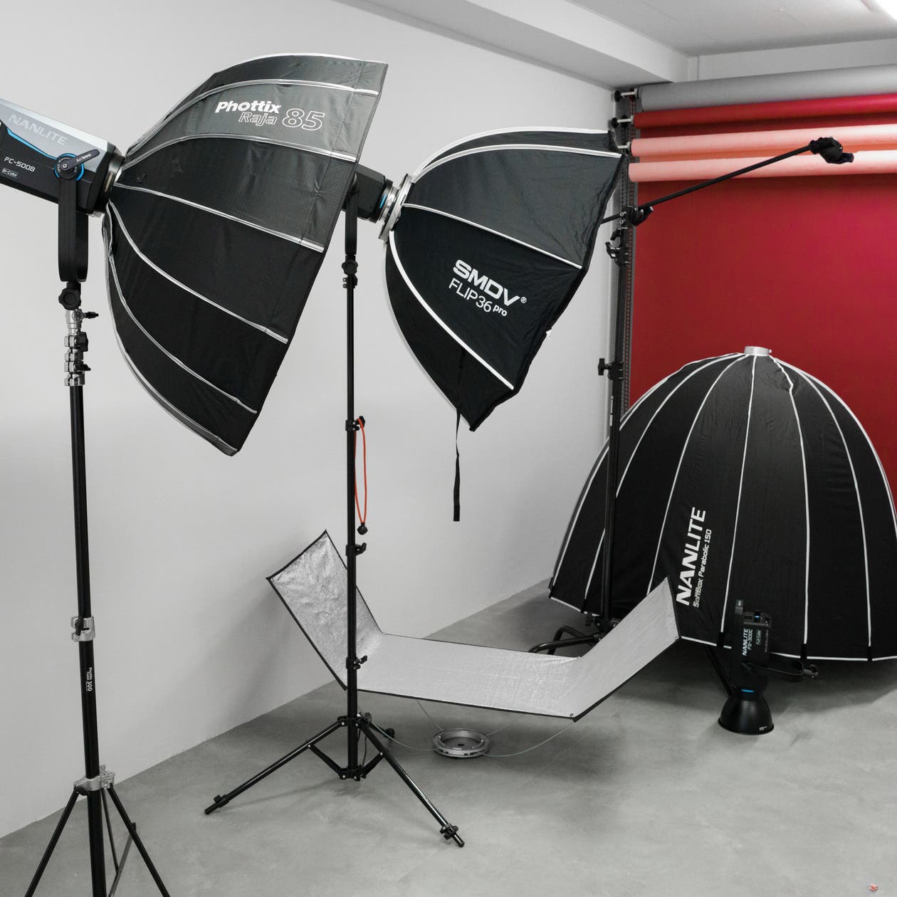 天井高３m｜広さ５１㎡｜南向きの窓から自然光が差し込むレンタル撮影スタジオの写真6