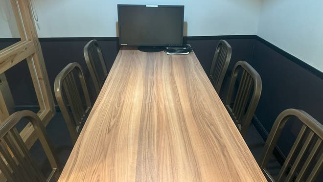 【6名会議室RoomA】新橋駅徒歩1分!/モニター/Wi-Fi/充電器/テレワークやWeb会議に最適の写真3