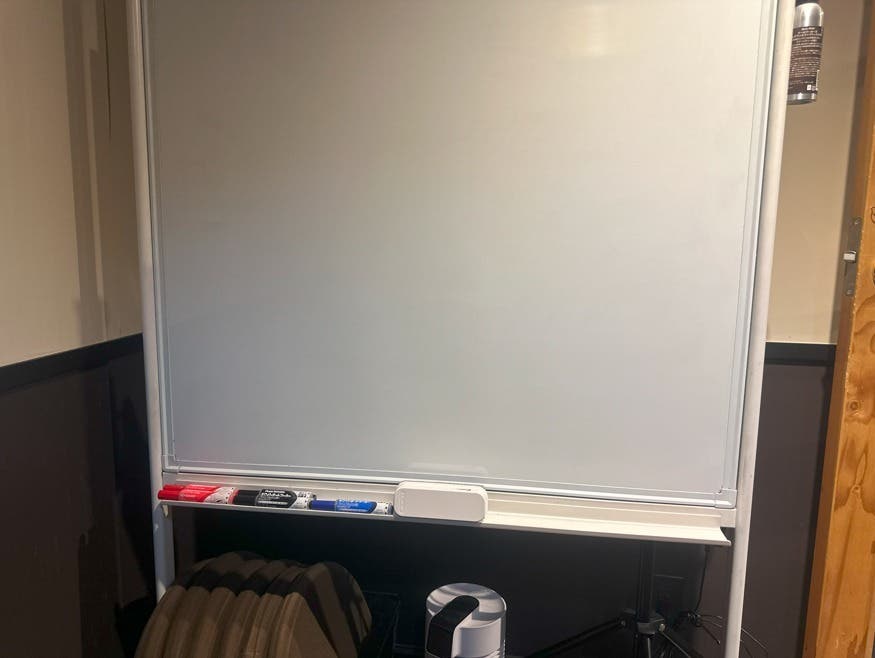 【6名会議室RoomA】新橋駅徒歩1分！/モニター/Wi-Fi/充電器/テレワークやWeb会議に最適の写真10