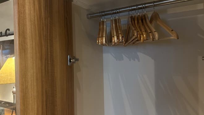 【6名会議室RoomA】新橋駅徒歩1分!/モニター/Wi-Fi/充電器/テレワークやWeb会議に最適の写真9