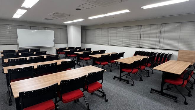 長岡駅徒歩5分!最大44人利用可能で会議・セミナーに最適! の写真1