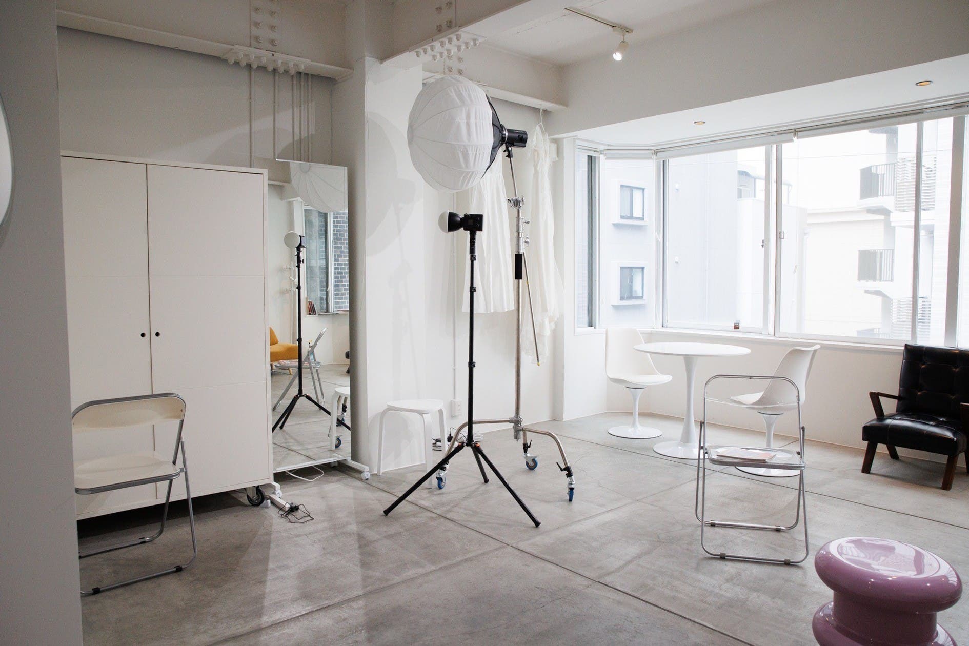 【レンタルスペース・スタジオ 】京堀町/大阪・本町・靭公園付近 白基調のフォトスタジオ レンタルドレスも◎の写真6