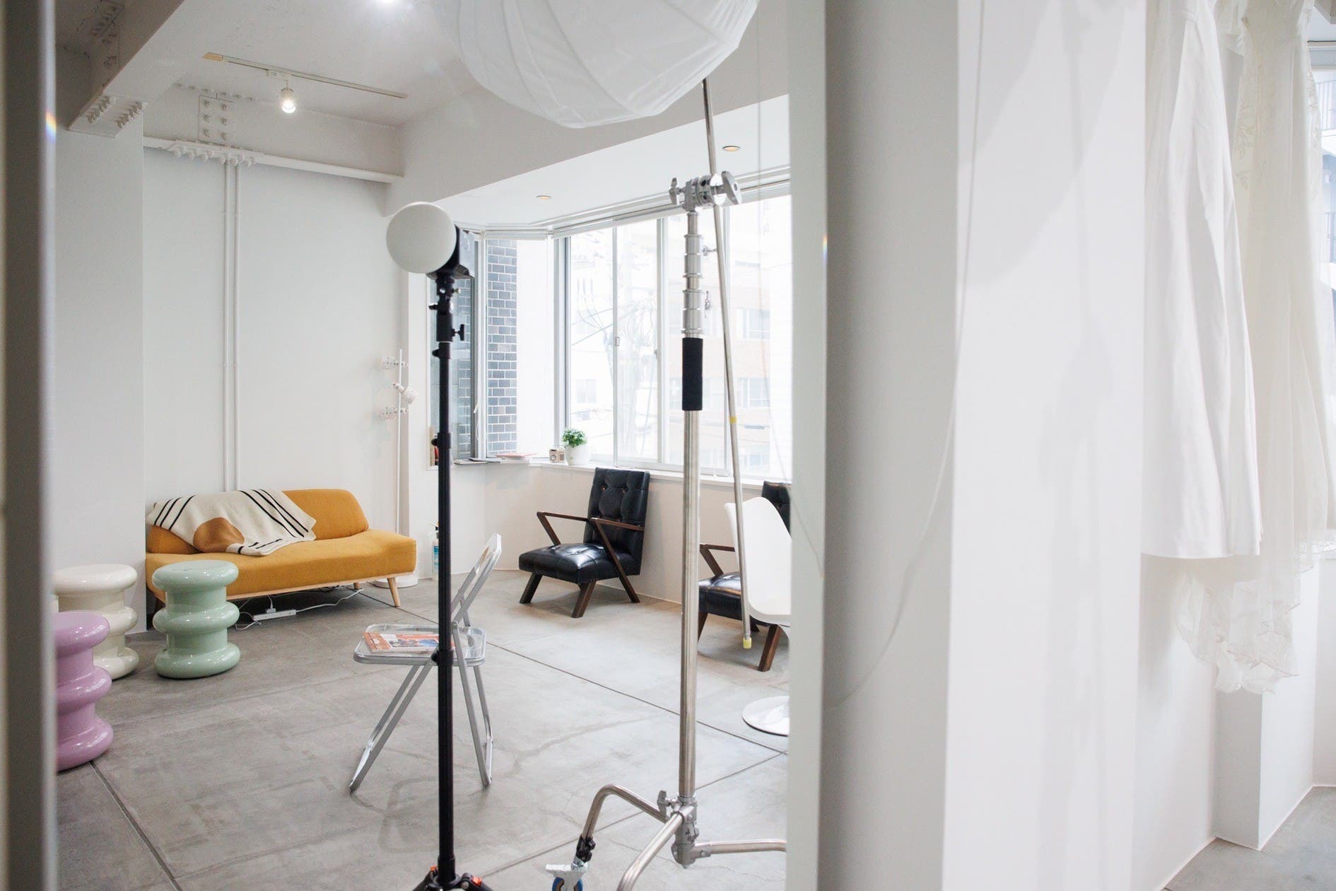 【レンタルスペース・スタジオ 】京堀町/大阪・本町・靭公園付近 白基調のフォトスタジオ レンタルドレスも◎の写真7