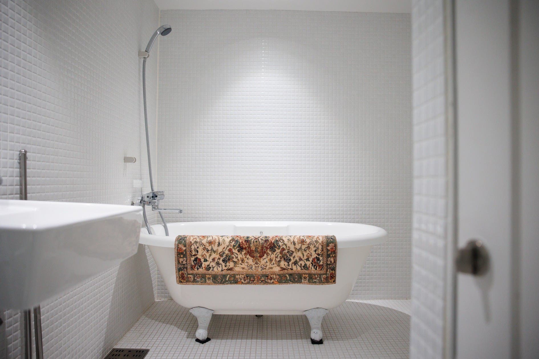 【レンタルスペース・スタジオ 】京堀町/大阪・本町・靭公園付近 白基調のフォトスタジオ レンタルドレスも◎の写真8