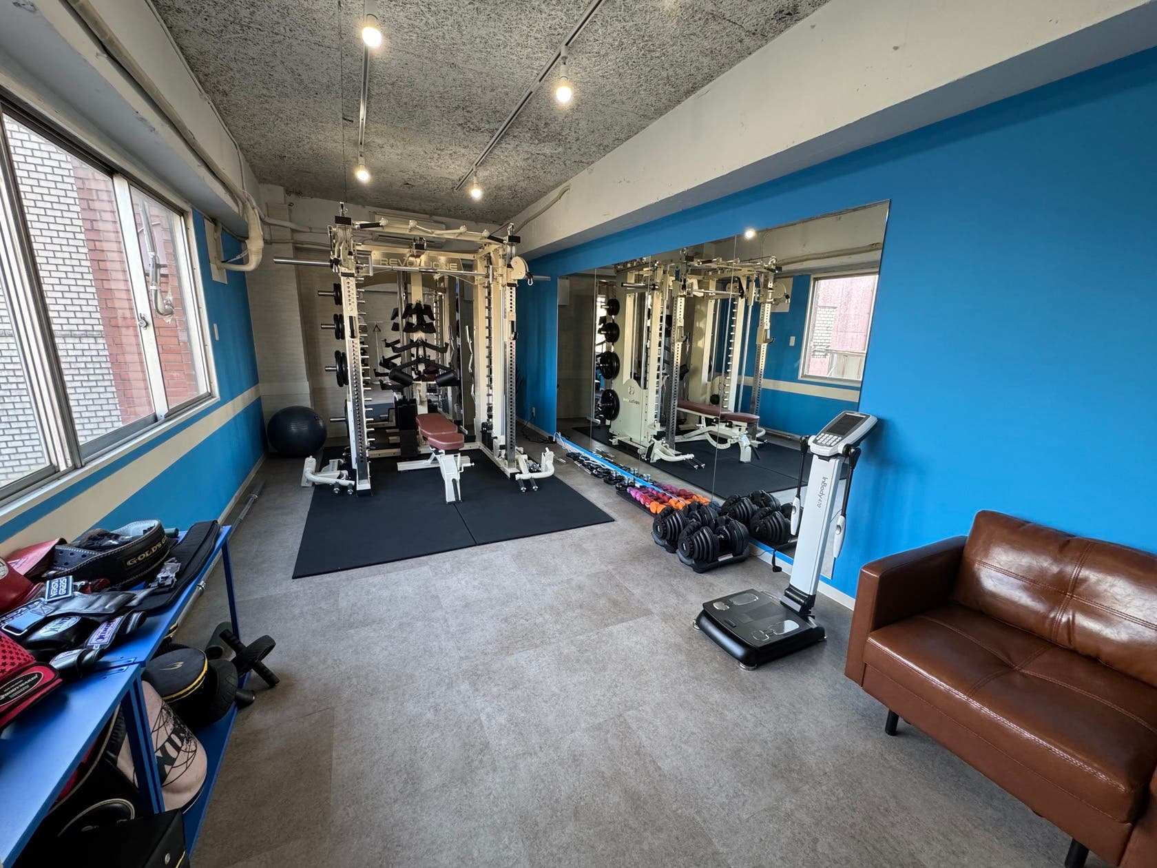 【代々木駅徒歩1分】業界最安値のレンタルジム！パーソナルトレーニング・合同トレーニングにおすすめ！の写真1