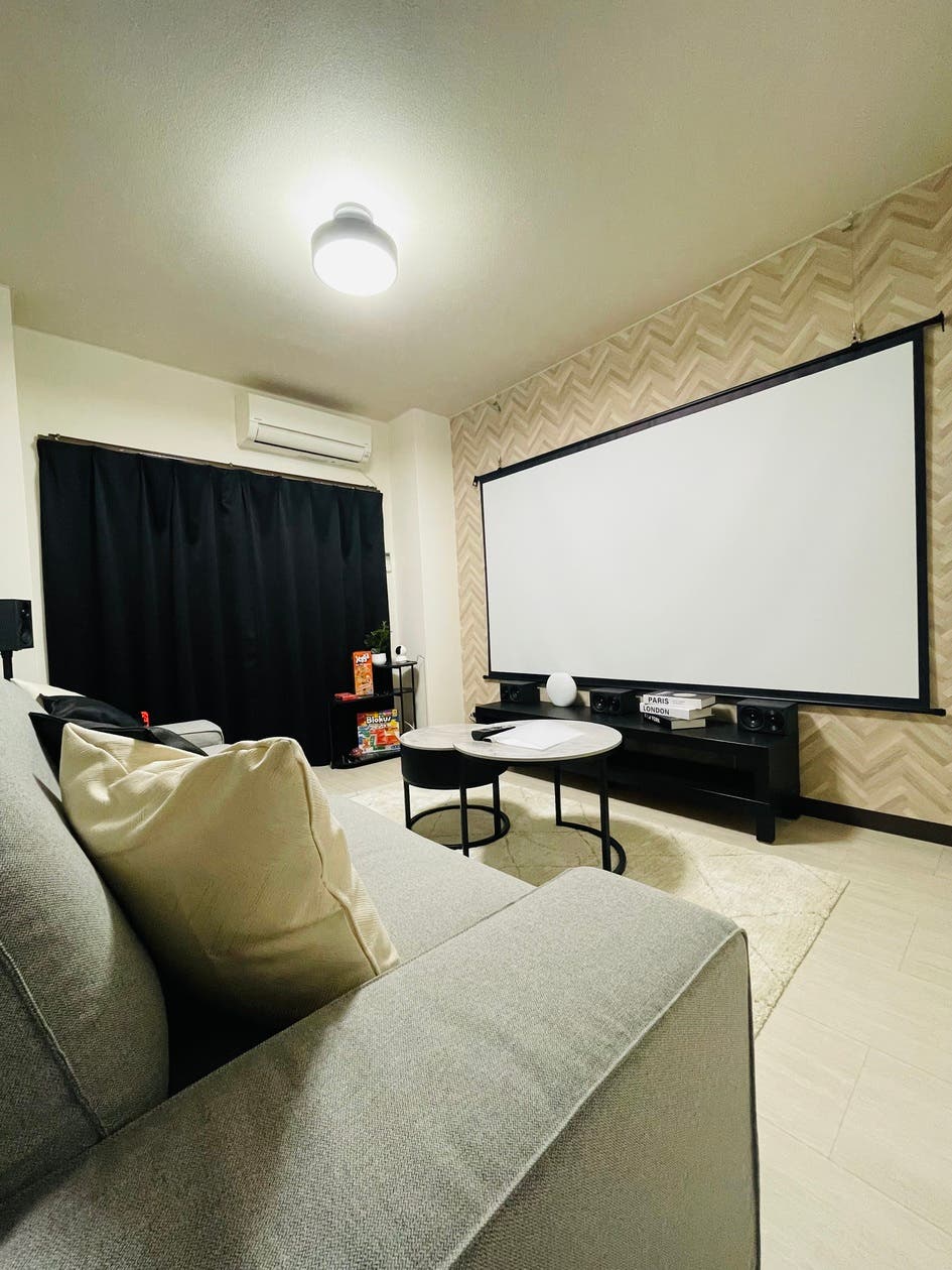 100インチスクリーン＋４Kプロジェクターで大迫力の映画🎞ゲーム🎮推し活🤍贅沢な遊び時間を、大人だけの隠れ家で🖤の写真2
