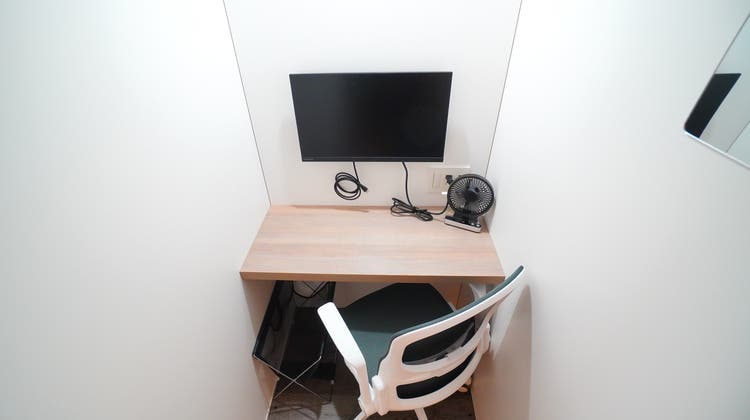 <ワークブース六本木No.1>六本木駅徒歩2分✨完全個室🚪光回線Wi-Fi📶モニター🖥️電源🔌テレワーク/面接/自習/作業の写真1