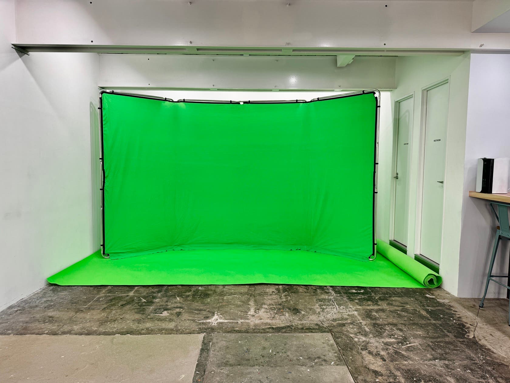 【１F路面】カフェカウンター併設。撮影、展示会、ギャラリーやPOP-UP、セミナー、ワークショップ等、多用途で使えます。の写真23