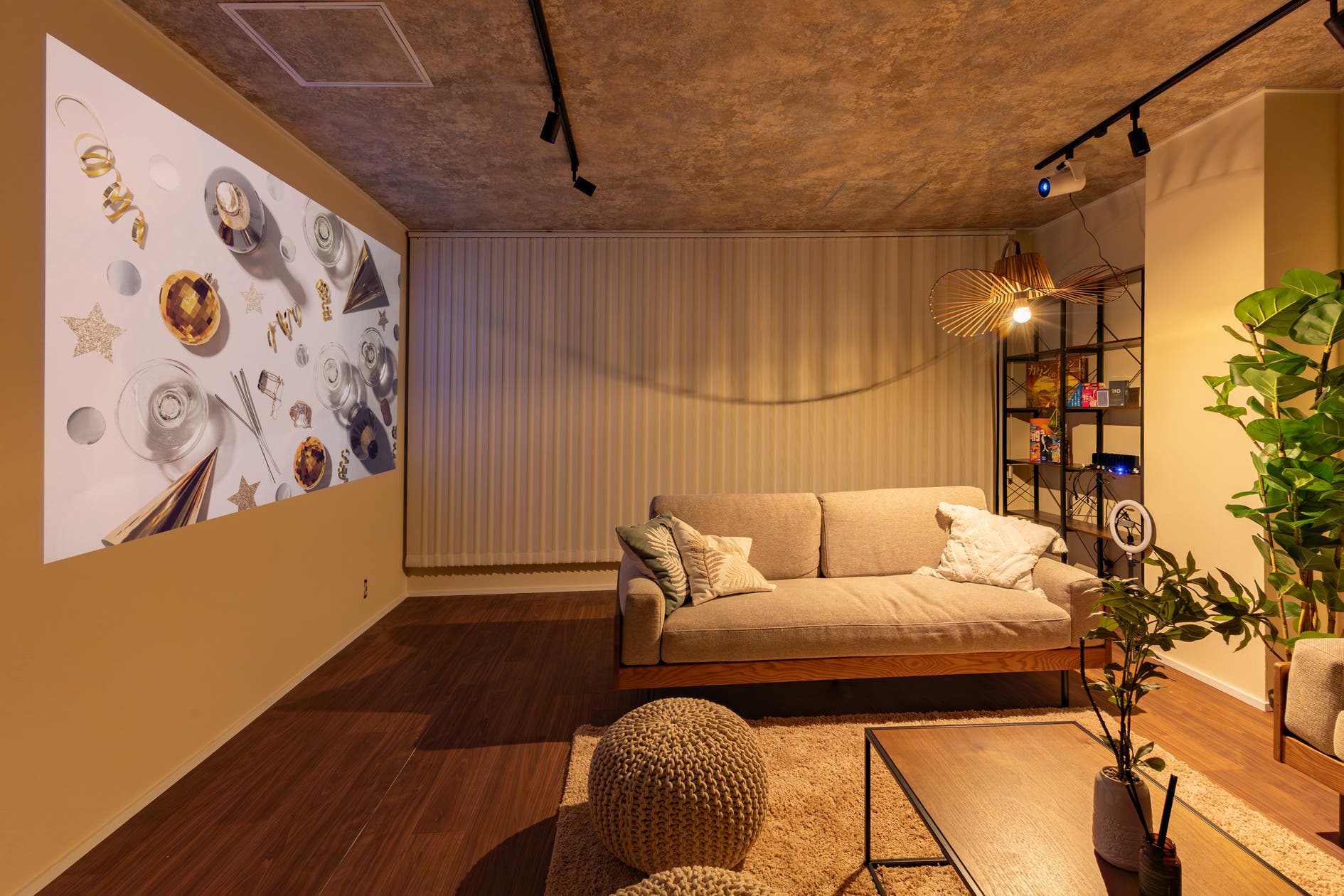 【🎄クリスマス＆忘年会🎅】谷町九丁目駅すぐ/最大２２名⭐️広々したお部屋に最高級ソファを使用⭐️の写真24