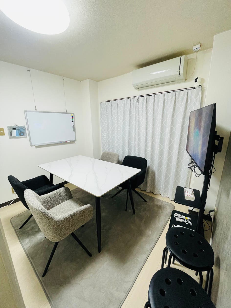 100インチスクリーン＋４Kプロジェクターで大迫力の映画🎞ゲーム🎮推し活🤍贅沢な遊び時間を、大人だけの隠れ家で🖤の写真11