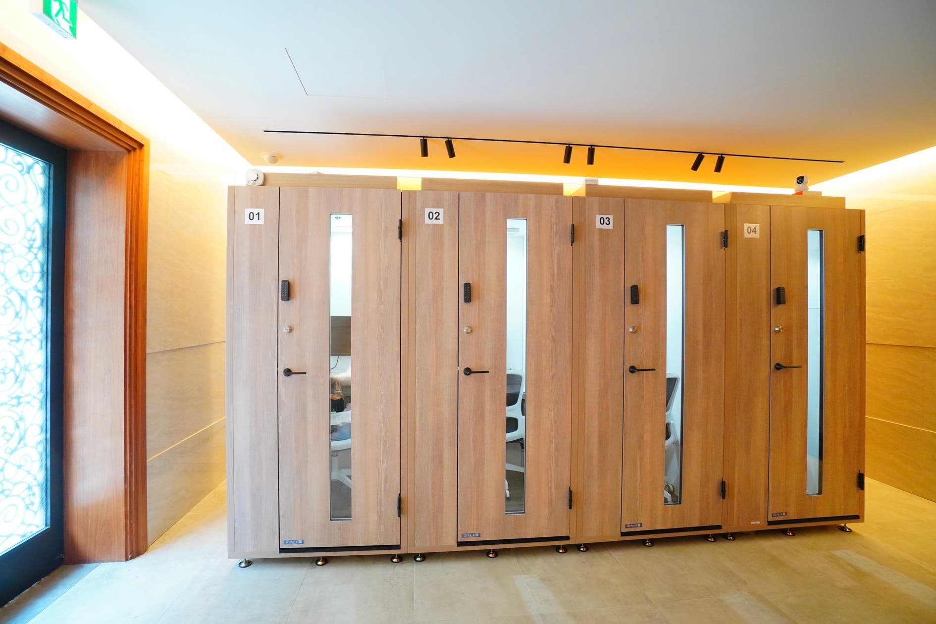 ＜ワークブース六本木No.2＞六本木駅徒歩2分✨完全個室🚪光回線Wi-Fi📶モニター🖥️電源🔌テレワーク/面接/自習/作業の写真7