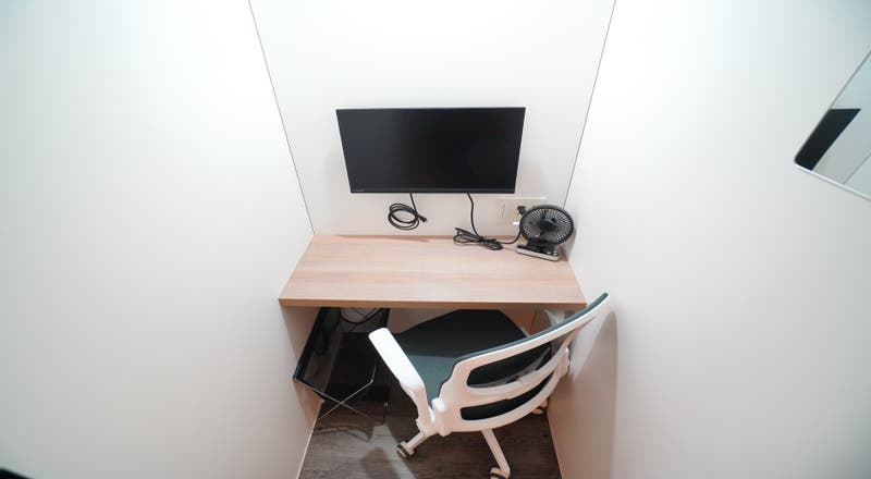 ＜SpemaBOX_六本木No.3＞六本木駅徒歩2分✨完全個室🚪光回線Wi-Fi📶モニター🖥️電源🔌テレワーク/面接