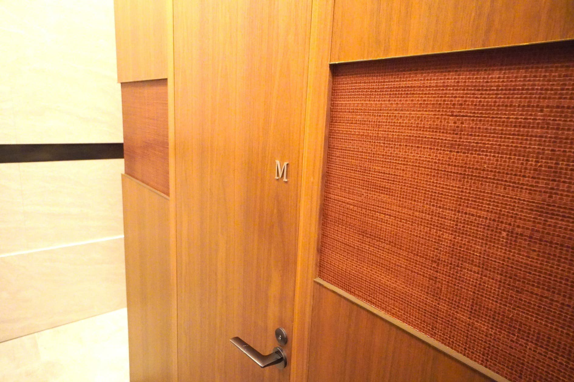 ＜ワークブース六本木No.3＞六本木駅徒歩2分✨完全個室🚪光回線Wi-Fi📶モニター🖥️電源🔌テレワーク/面接/自習/作業の写真8