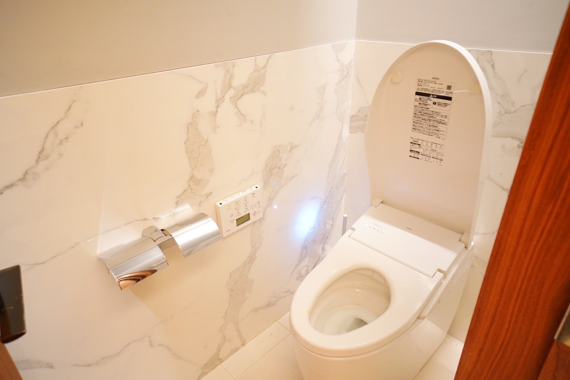 ＜ワークブース六本木No.4＞六本木駅徒歩2分✨完全個室🚪光回線Wi-Fi📶モニター🖥️電源🔌テレワーク/面接/自習/作業の写真10