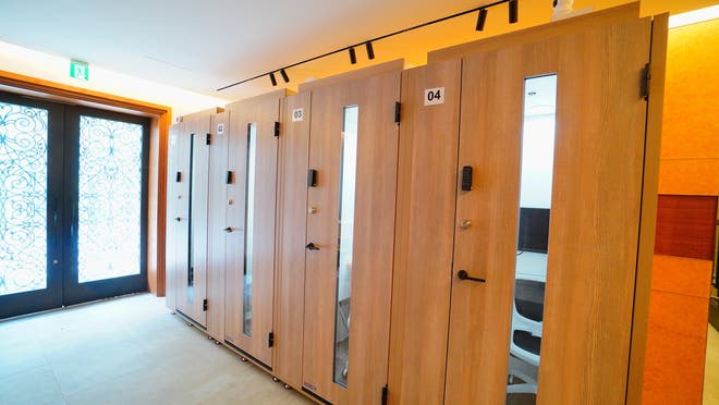 <ワークブース六本木No.2>六本木駅徒歩2分✨完全個室🚪光回線Wi-Fi📶モニター🖥️電源🔌テレワーク/面接/自習/作業の写真6