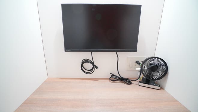 <ワークブース六本木No.4>六本木駅徒歩2分✨完全個室🚪光回線Wi-Fi📶モニター🖥️電源🔌テレワーク/面接/自習/作業の写真3