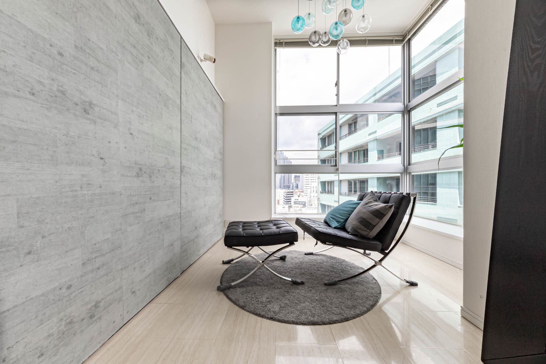 Ｓ２．［天高4m・二面採光］自然光豊富な海外の高級ペントハウス風撮影スタジオの写真16