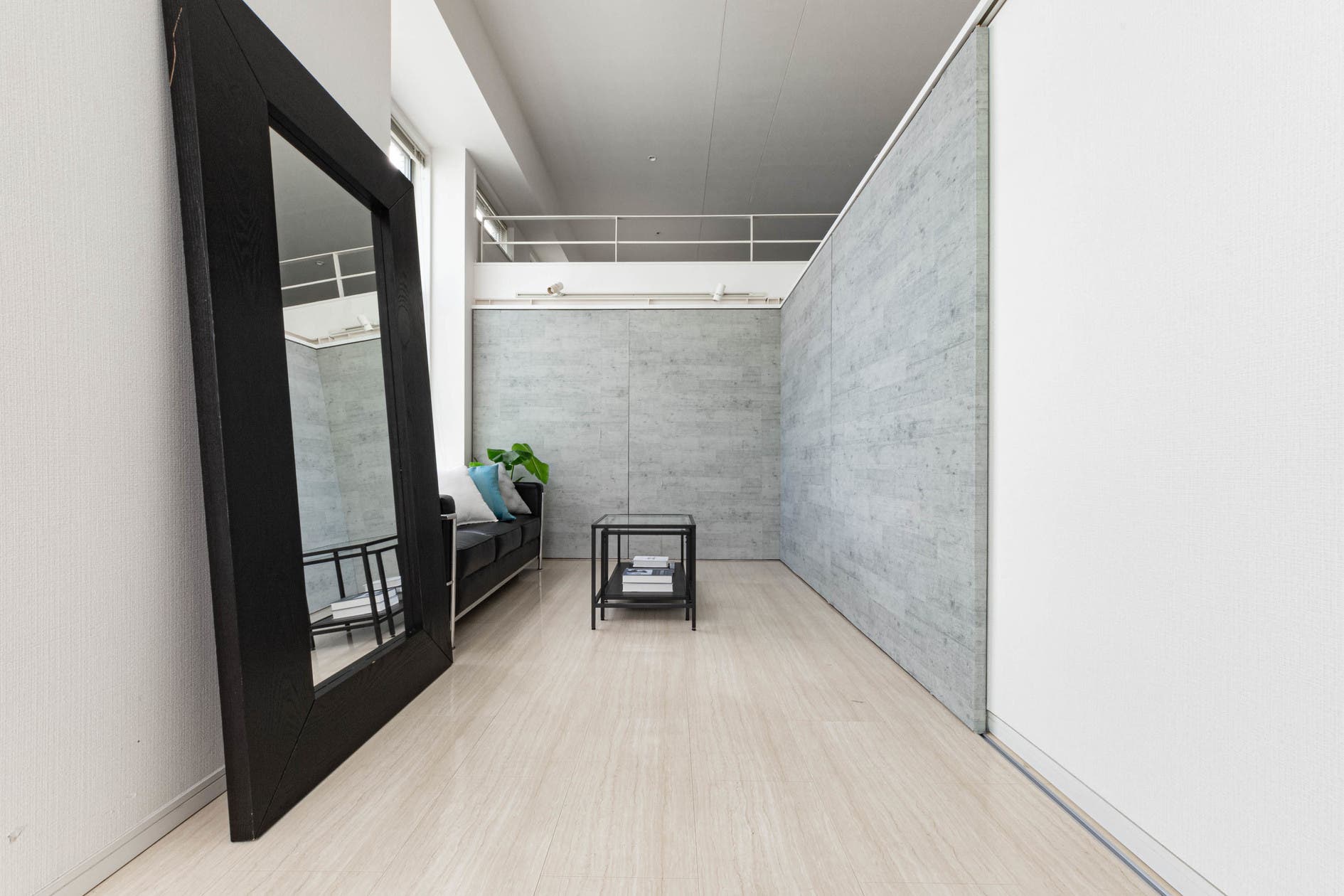 Ｓ２．［天高4m・二面採光］自然光豊富な海外の高級ペントハウス風撮影スタジオの写真12