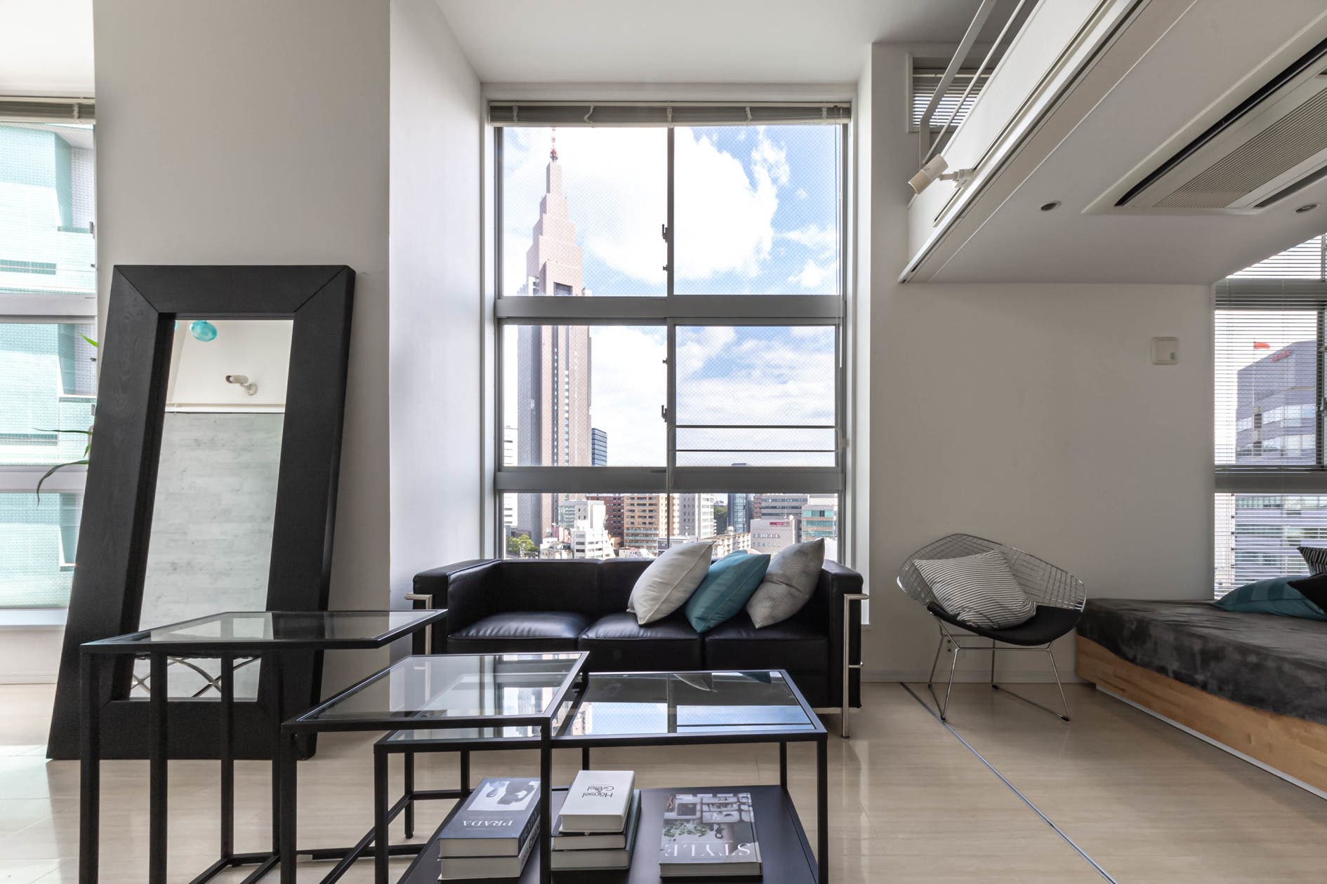 Ｓ２．［天高4m・二面採光］自然光豊富な海外の高級ペントハウス風撮影スタジオの写真6