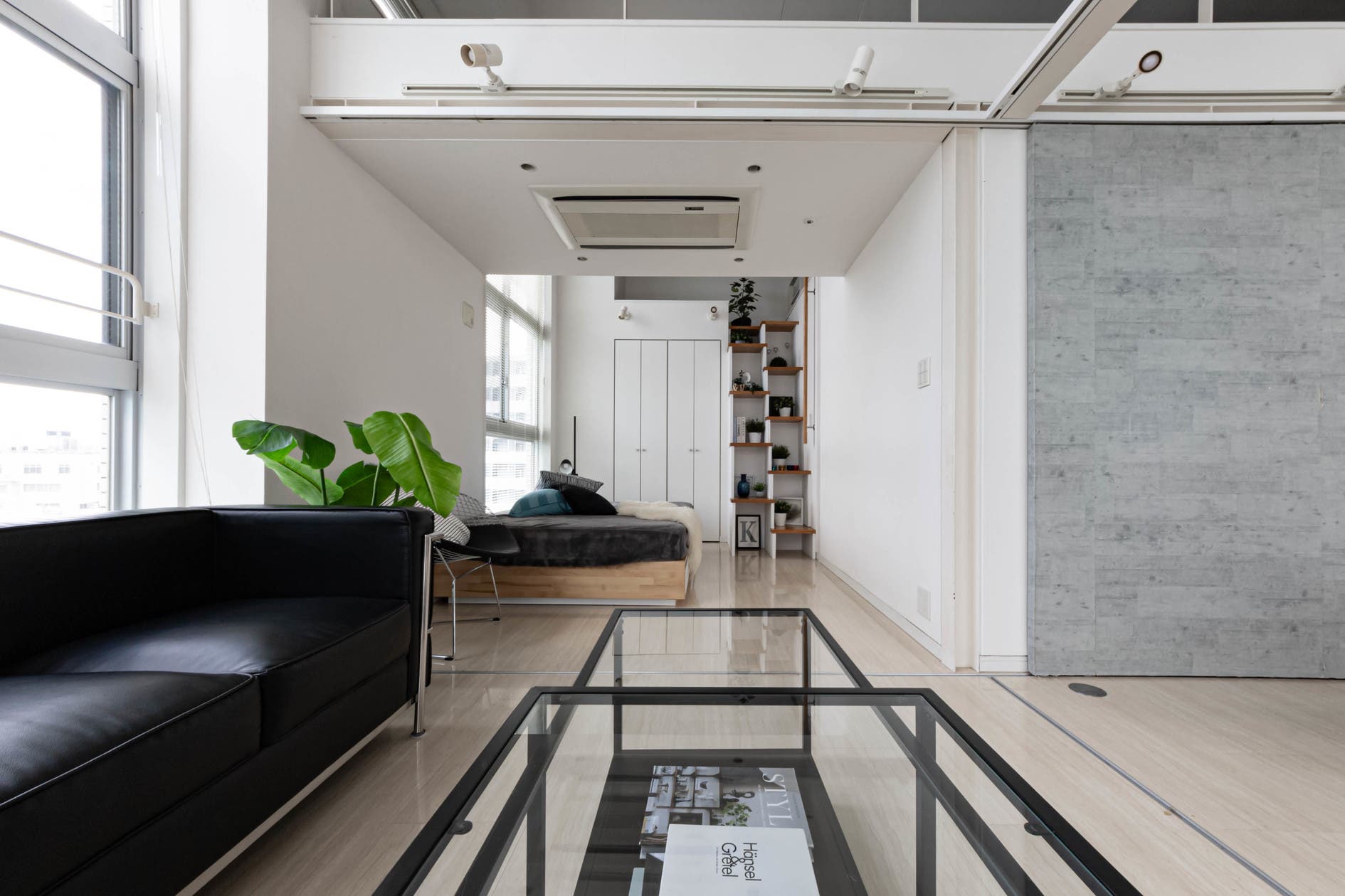 Ｓ２．［天高4m・二面採光］自然光豊富な海外の高級ペントハウス風撮影スタジオの写真10