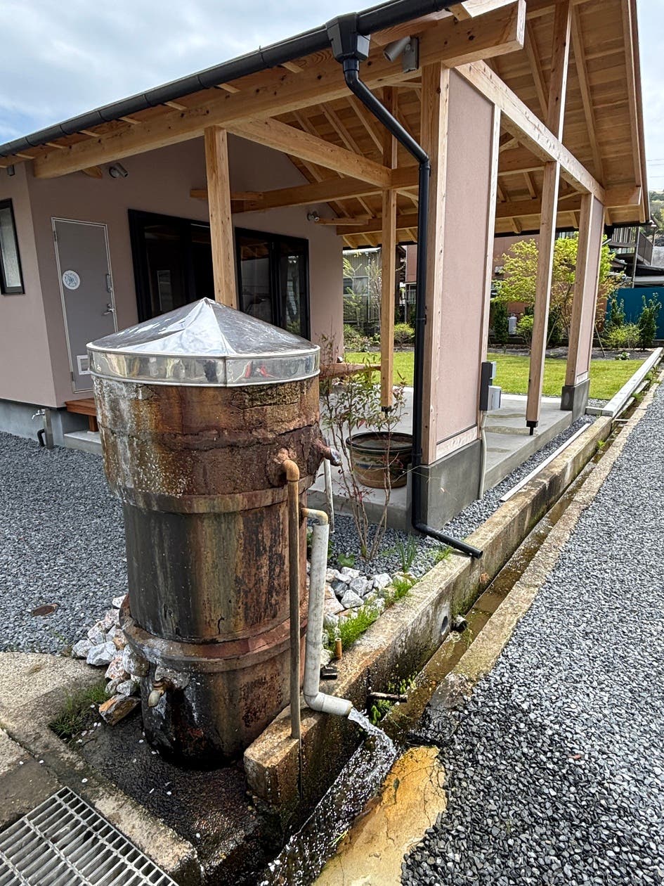 縁側と芝生でゆっくり過ごせる小洒落たバンガローの写真2