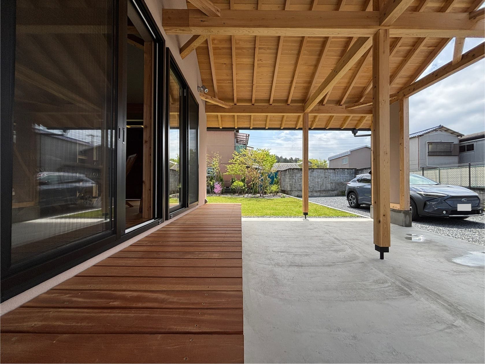 縁側と芝生でゆっくり過ごせる小洒落たバンガローの写真9